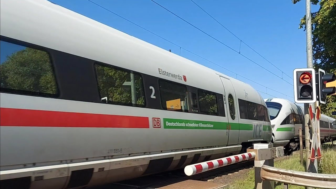 Bahnübergang in Ludwigsau Friedlos Züge am Sonntag 10.9.2023 ICE-T, ICE ...