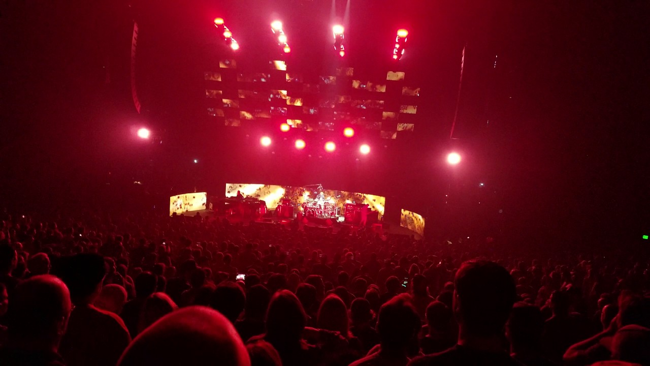 Phish - Crazy jam with an amazing light performance by Chris Kuroda ...