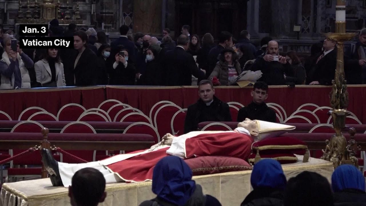 Thousands View Pope Benedict XVI's Body at Vatican - YouTube