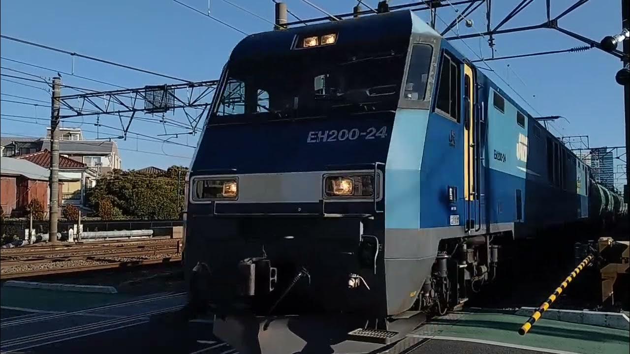 5681レ EH200-24+タキ7B+コキ2B - YouTube