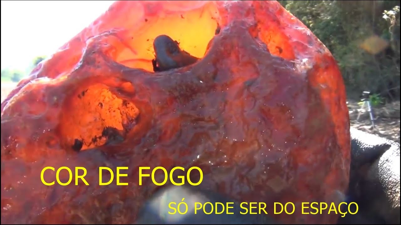 Cor de fogo ! só pode ter vindo do espaço - YouTube