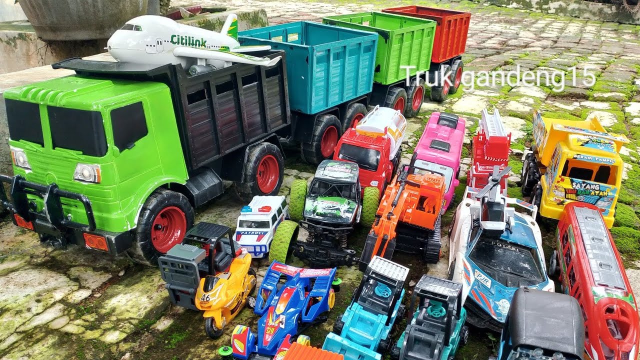 mobil Truk gandeng, mengangkut mobil keruk,motor sport, Truk tangki ...