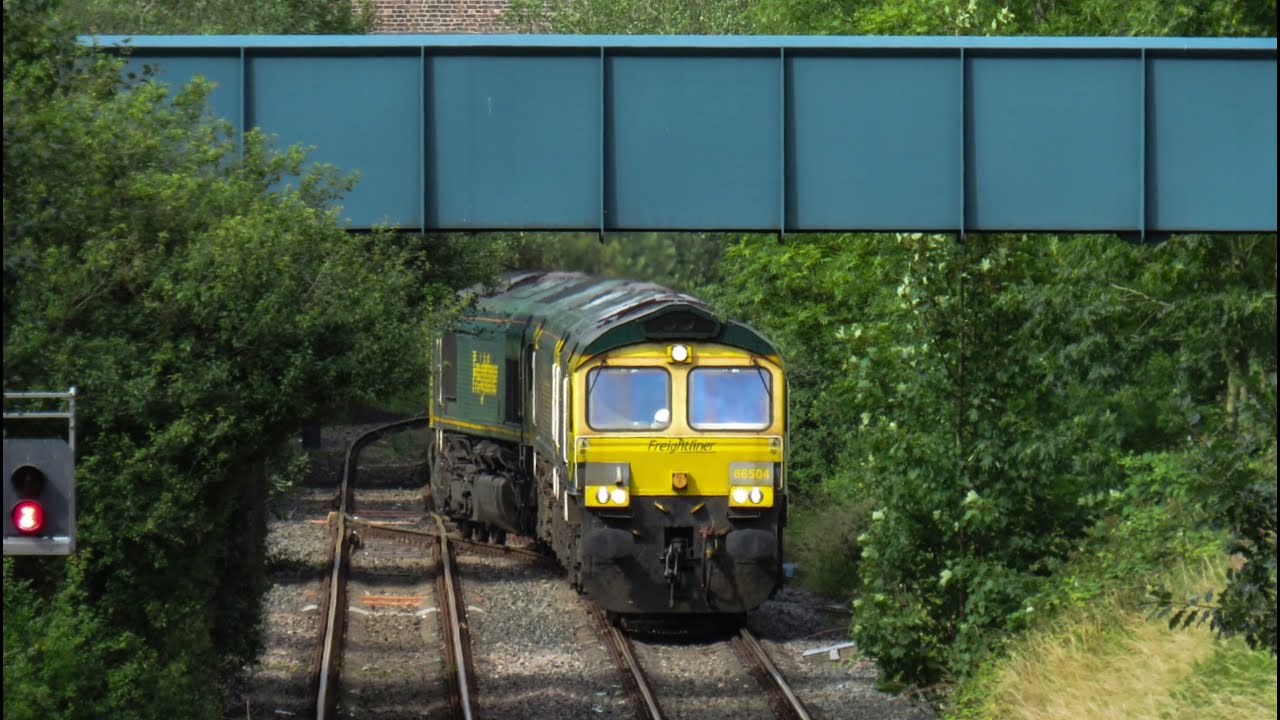 Freightliner Class 66 No's. 66504 & 66528 & 66571 on 0M25 Leeds Balm Rd ...