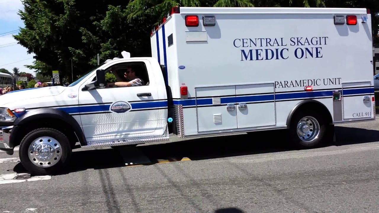 Central Skagit Medic One Paramedic Unit in Parade - YouTube