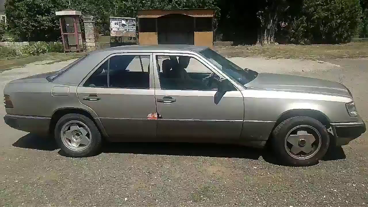 Mercedes W124 200D Drift (Donut) - YouTube