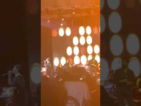 Zara - hareketli parçalar bitlis konseri sahneyi yıkıp geçiyor #zara #bitlis #türkiye #keşfet