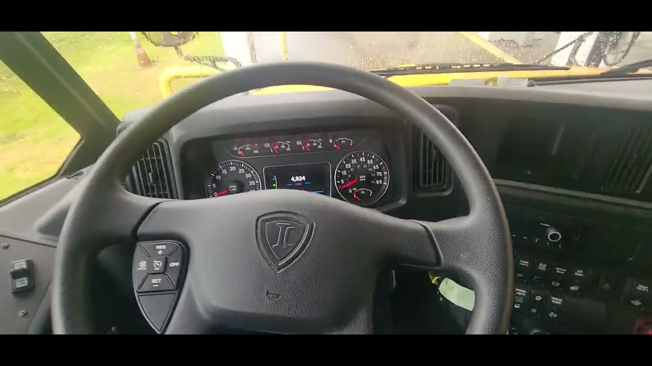 2025 IC Bus CE Series start-up and door operation - YouTube