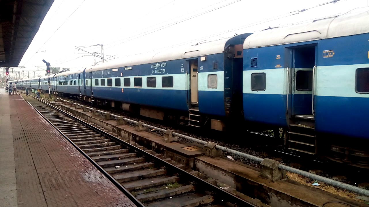 13132 Patna-Kolkata express (Pnbe - Koaa Express) - YouTube