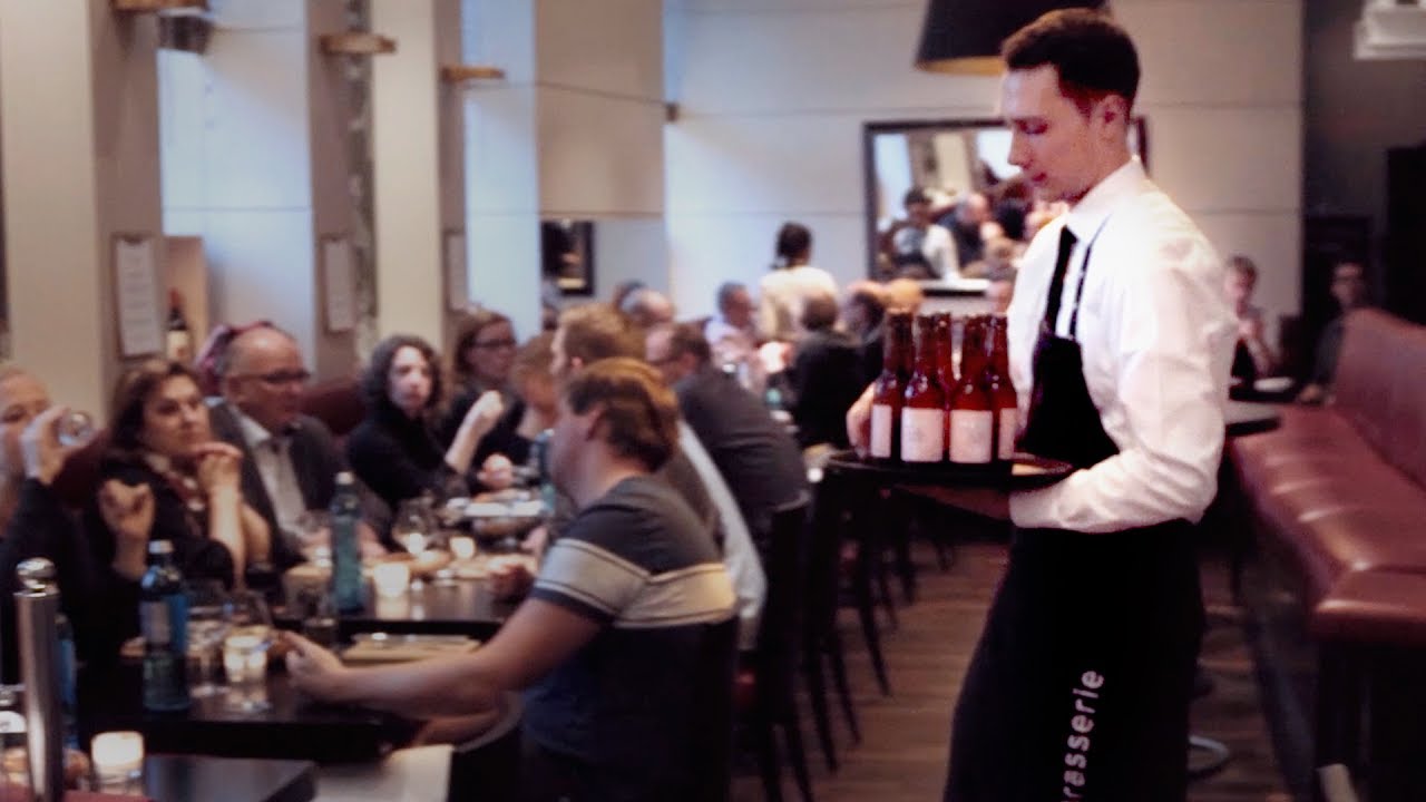 Restaurantfachmann/-frau – Ausbildung bei Culinaria Wuppertal - YouTube