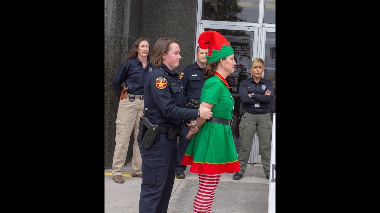 Will Ellen Degeneres help the elves arrested in Amarillo, Texas? - YouTube