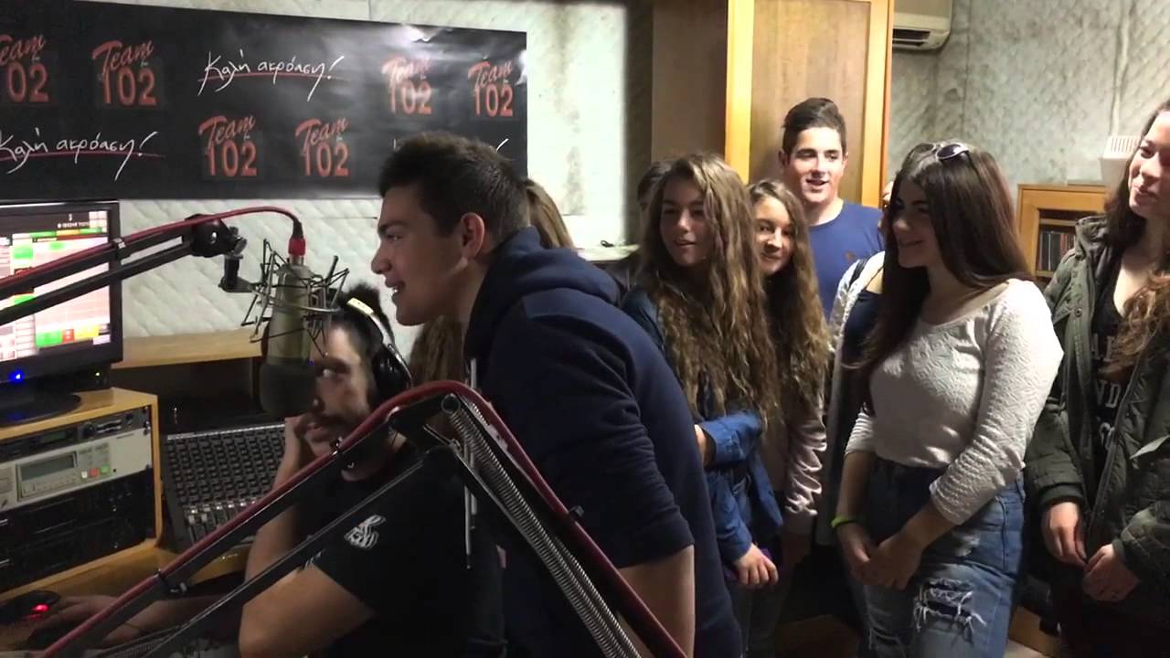 Επισκεψη Γυμνασιου Επισκοπης στον TEAM FM 102 part 3 - YouTube