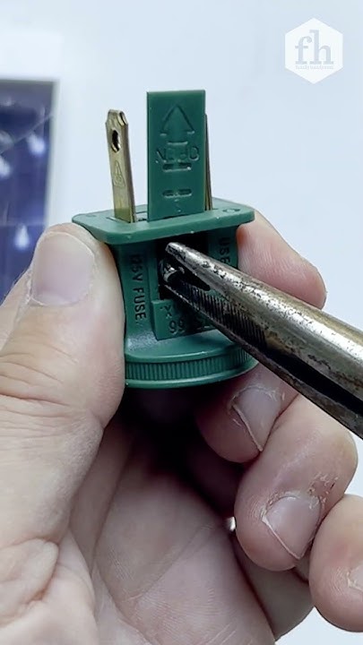How To Change a Fuse in Christmas Lights - YouTube