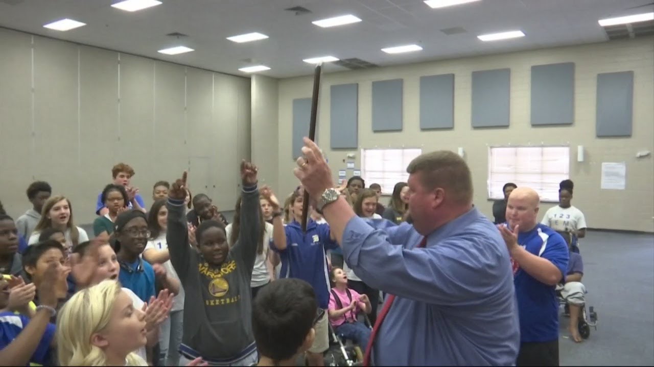 Berkeley Middle School receives the News 2 Cool School award - YouTube