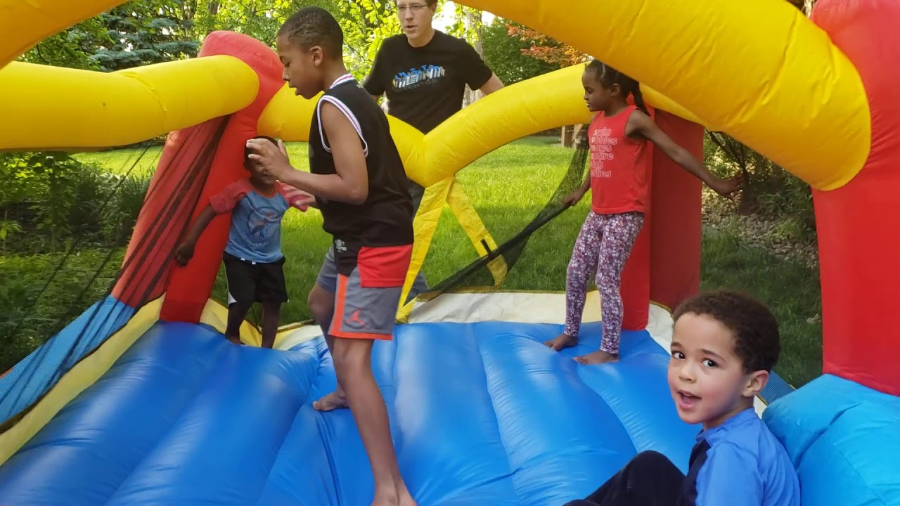 Bouncing in a circle - YouTube