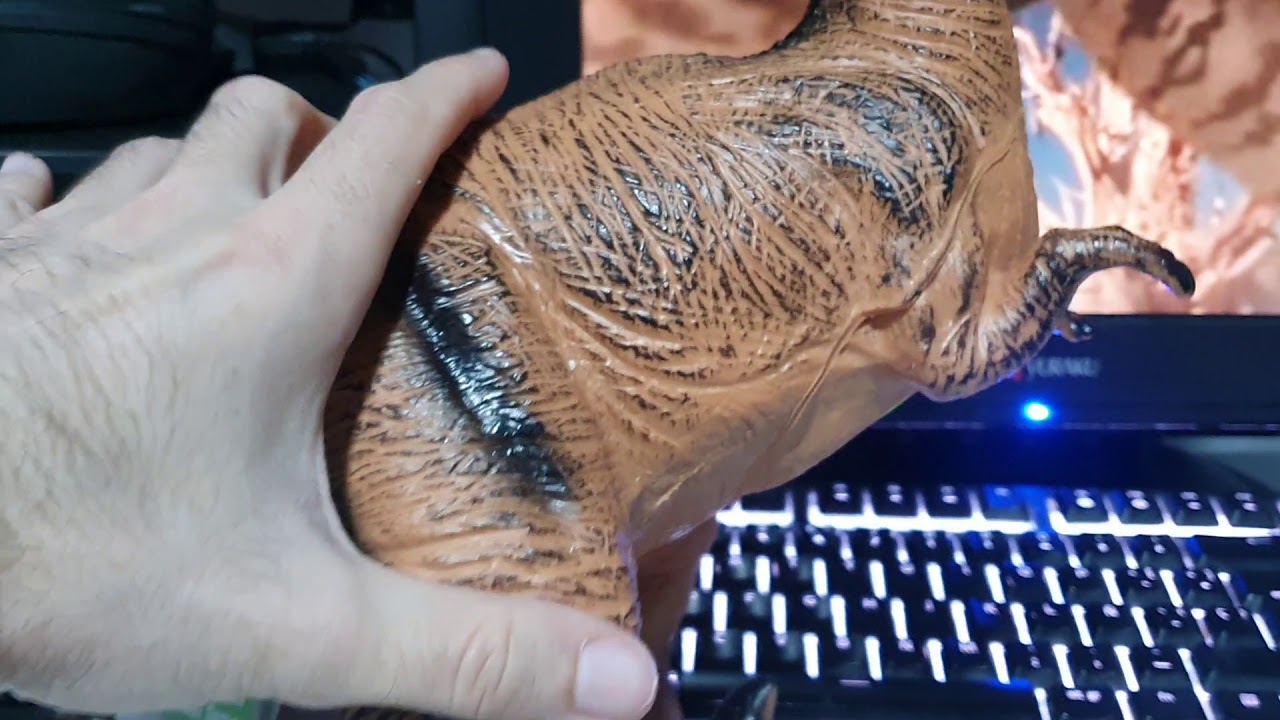 Velociraptor Fat and Big - YouTube