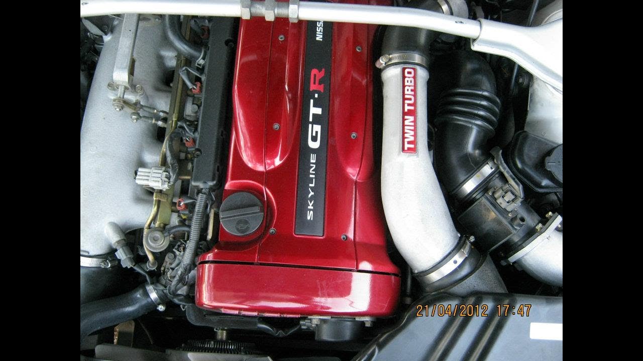 R34 Nissan Skyline GTR vs V8 Holden Commodore Ute - YouTube