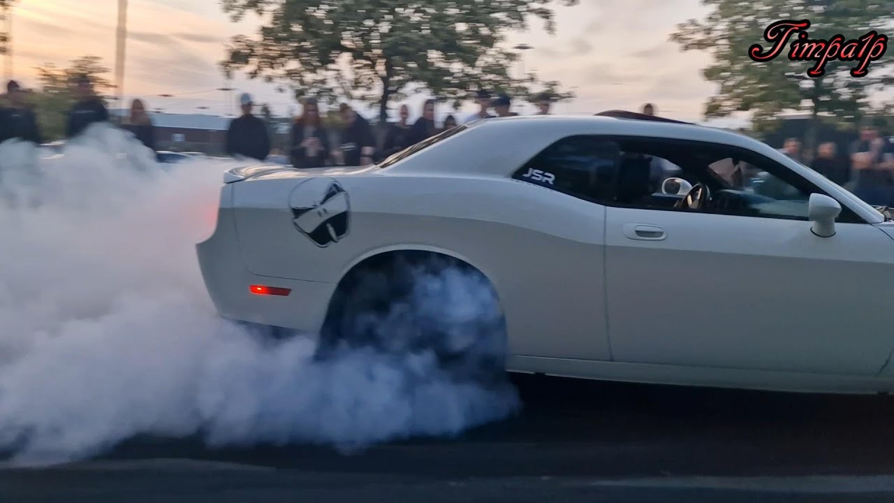 Hellcat Rolling Burnout! - YouTube