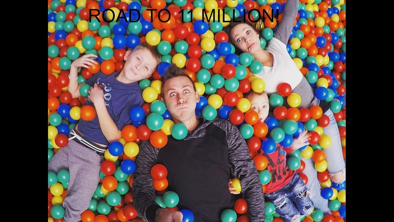 ROMAN ATWOOD LIVE SUBSCRIBER COUNT! ROAD TO 11 MILLION! - YouTube