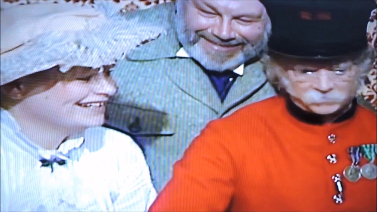 Raymond Bowers & John Inman Good Old Days 1 March 1979 - YouTube