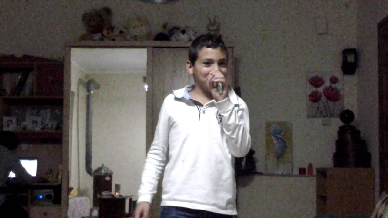 O tragoudistis tis elladas - YouTube