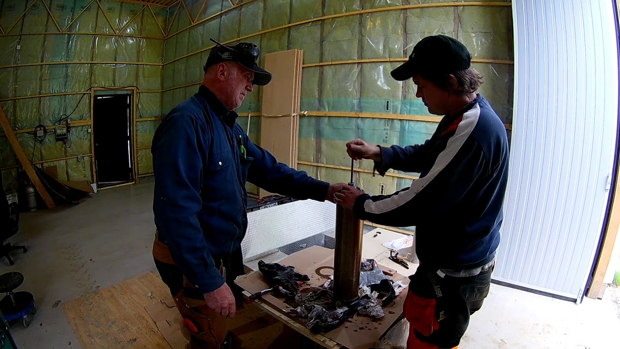 Hydraulic filter change Valmet 911.3 - YouTube