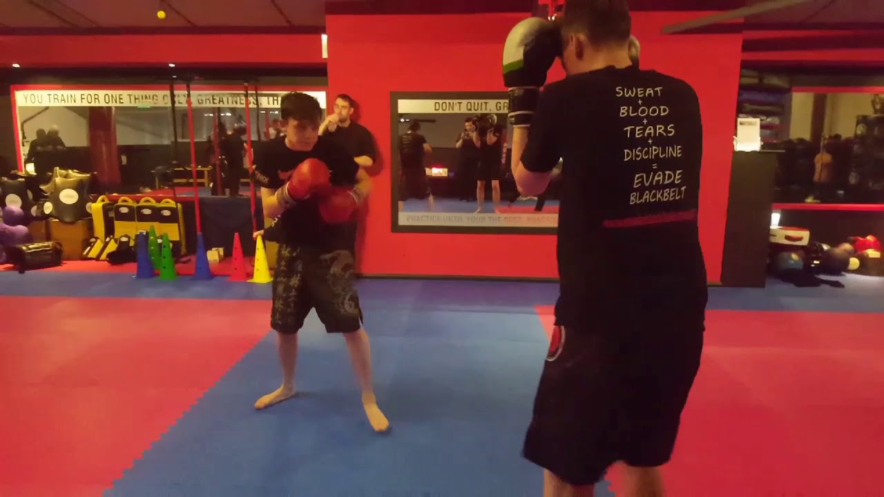 Boxing sparring with slick head movement - YouTube