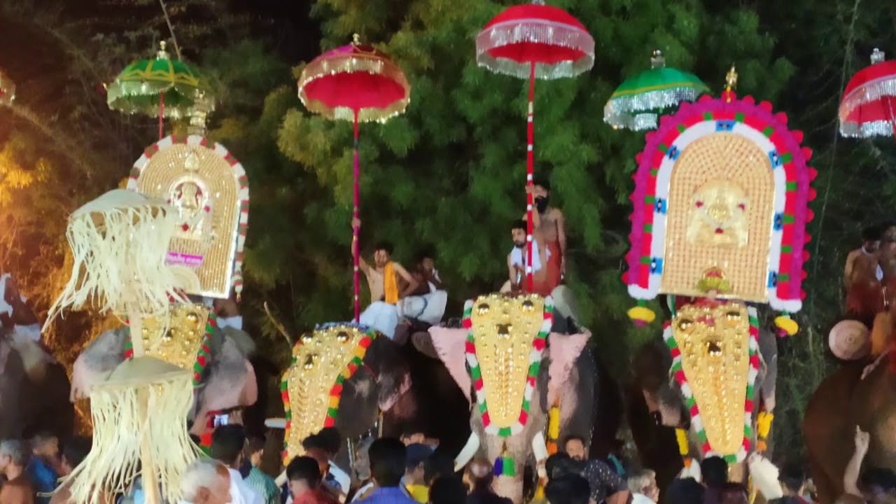 KALLEPULLY KUMMATTI കല്ലേപ്പുള്ളി ശ്രീ തൊണ്ടർകുളങ്ങര ഭഗവതി ...