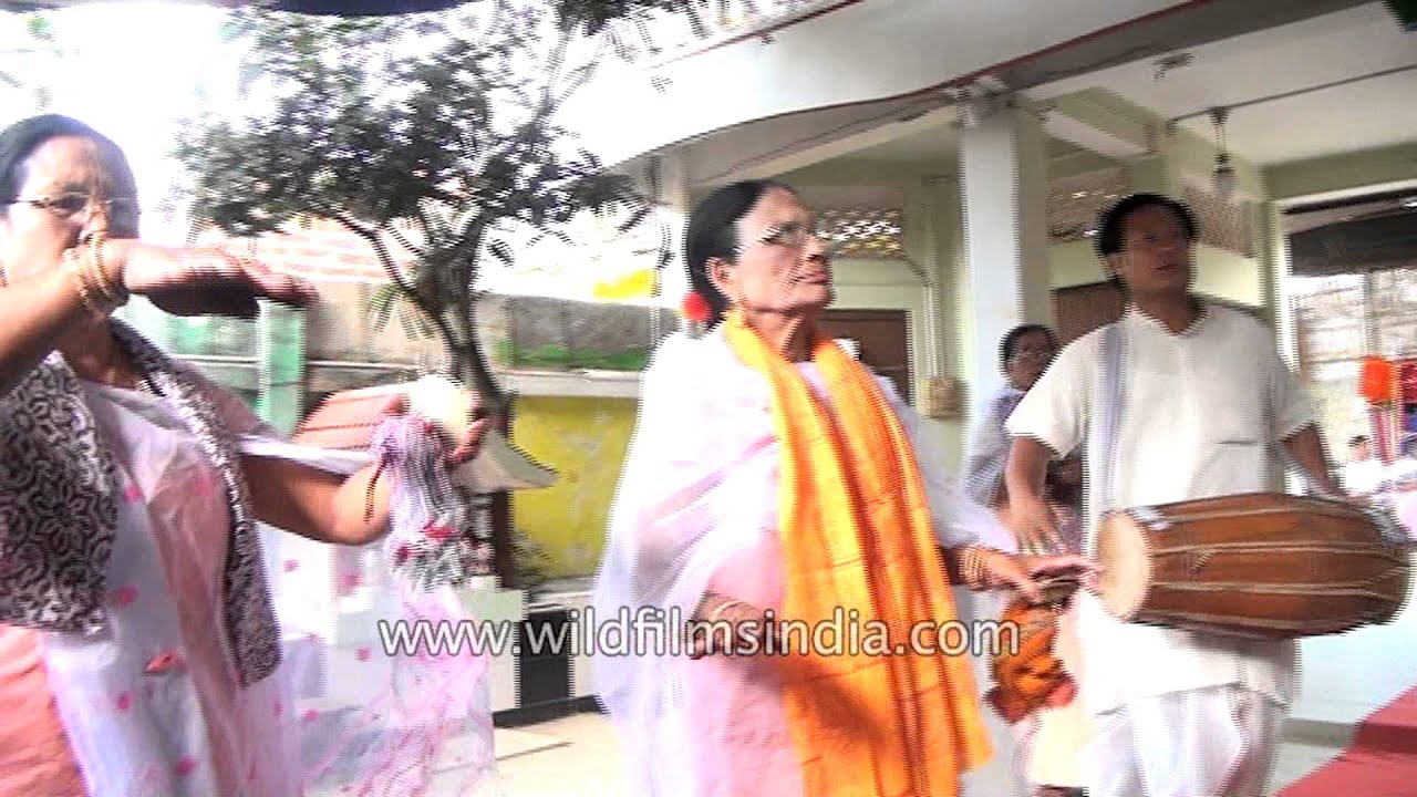 Manipuri's Holi Pala: song in admiration to Lord Khrishna - YouTube
