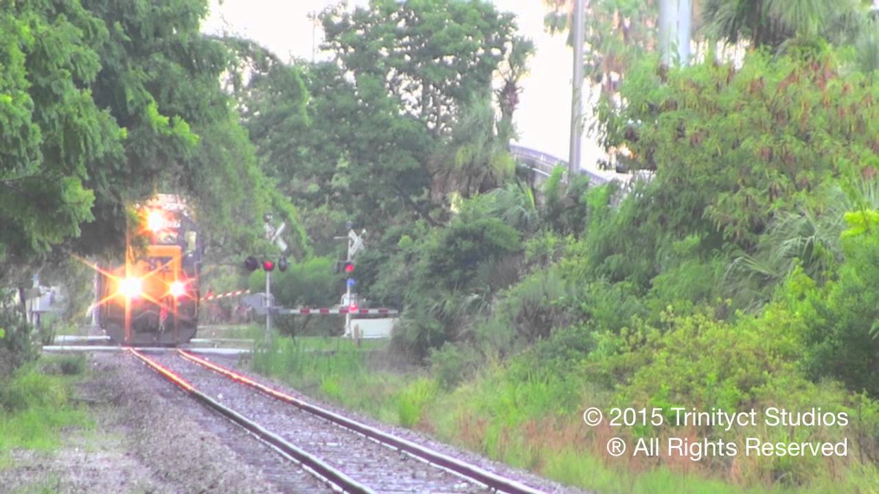 CSX GP39-2 #4307 Leads A Tampa Bay Local @ Mississippi Ave - YouTube