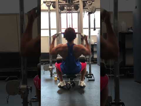 Jalón al frente agarre neutro - YouTube