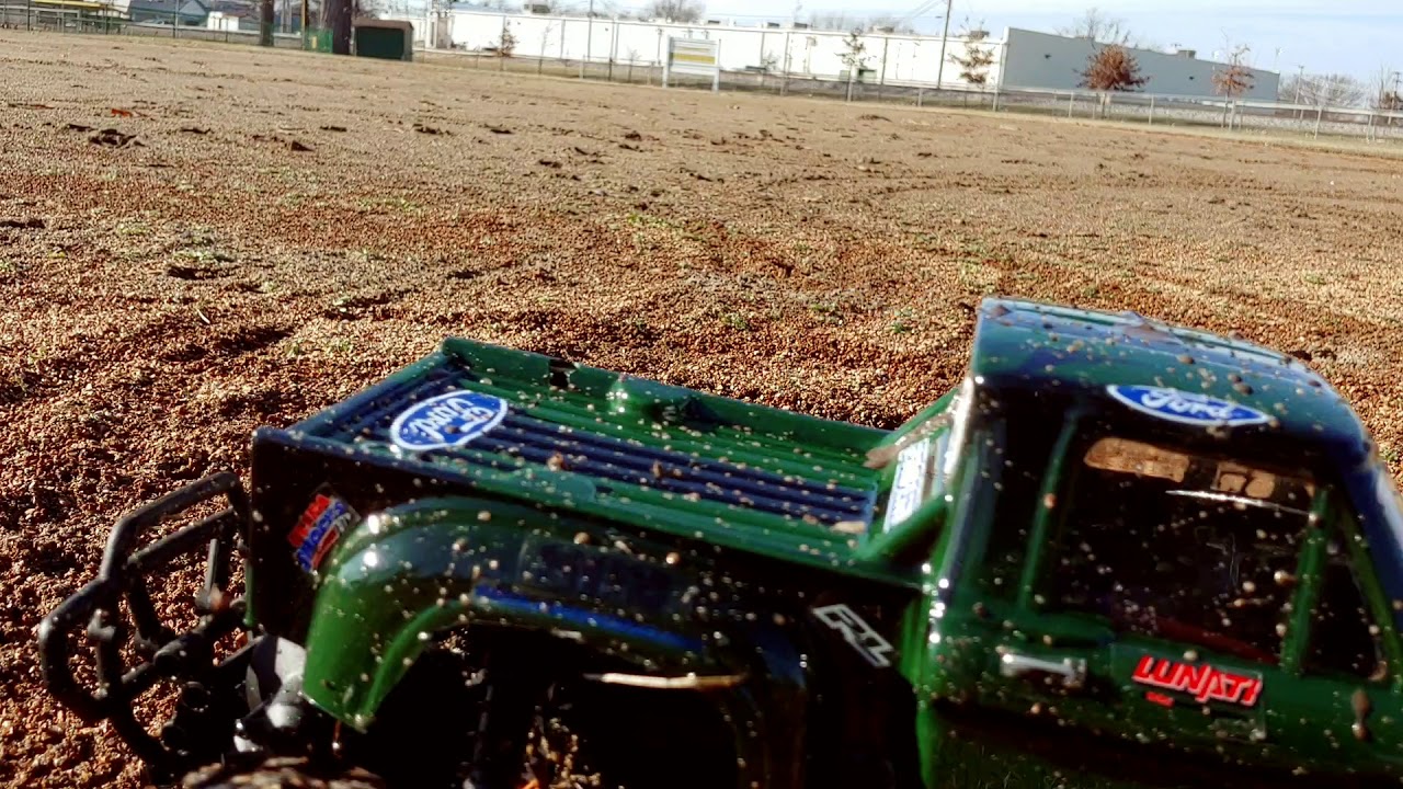 ECX Ruckus 1/10 monster truck - YouTube