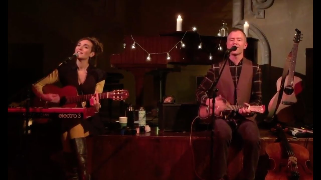 Mele Kalikimaka / Raphaël Zweiffel & Plume - YouTube