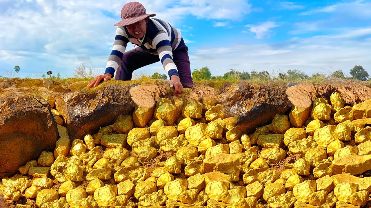 Wow Amazing Finding! Gold Hunter found a lot of gold treasure near ...