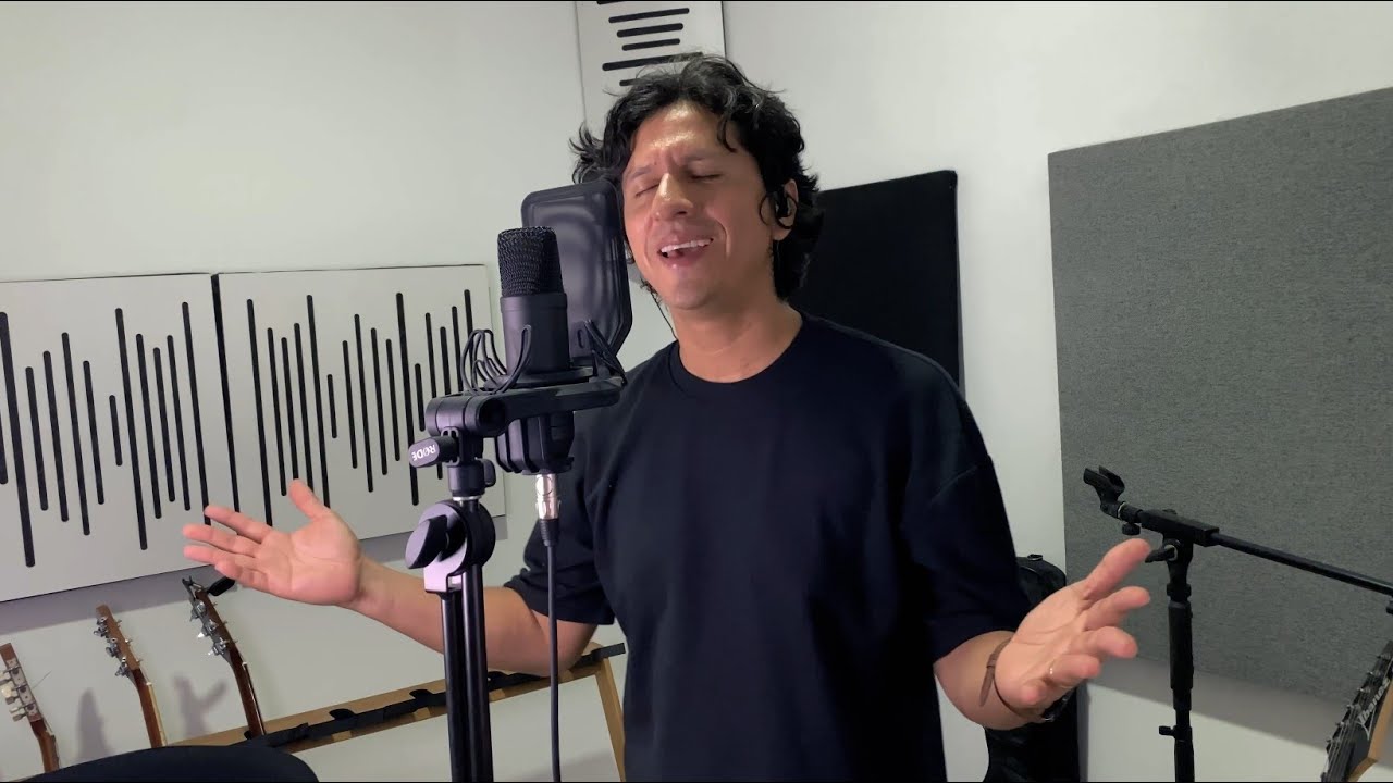 Al estar aquí - Danilo Montero | En Cristo - YouTube