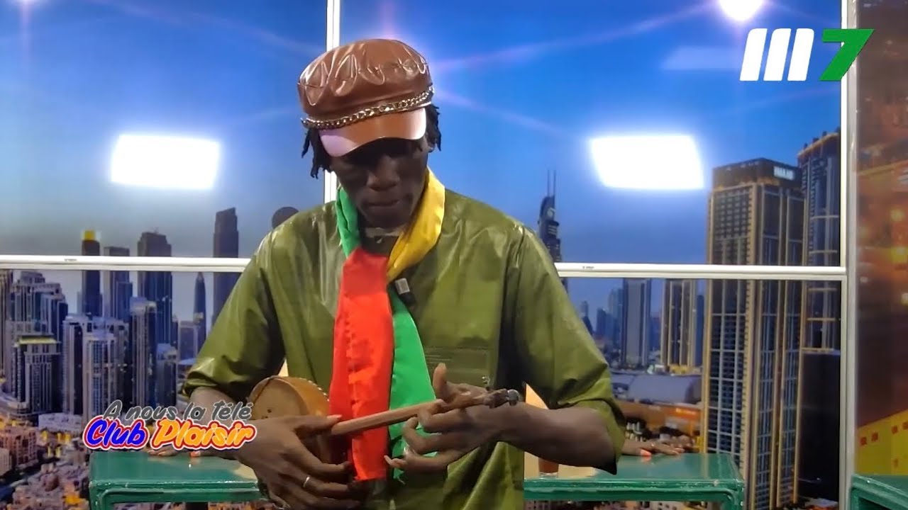 CLUB PLAISIR AVEC L'ARTISTE DJOUROU KELENI - YouTube