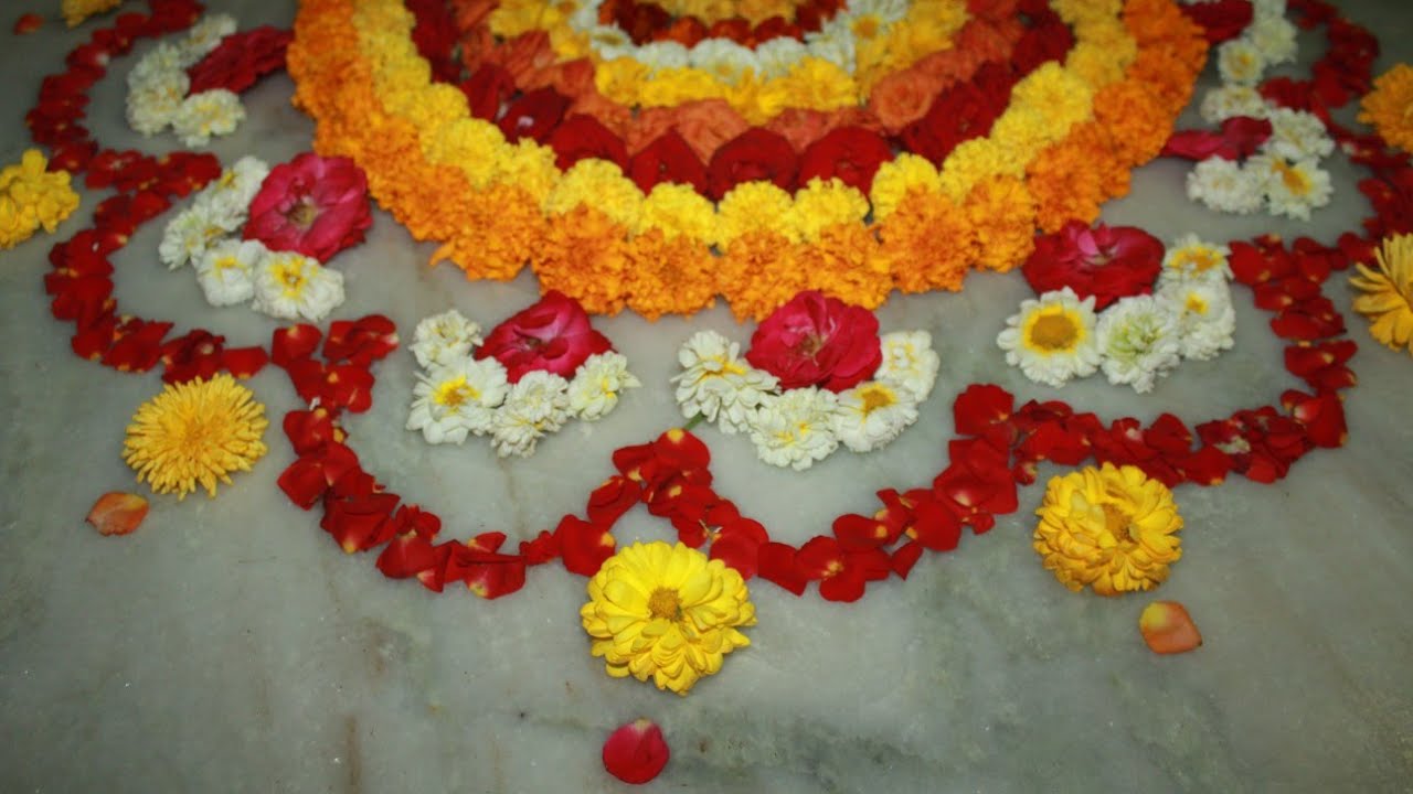 Innovative Rangoli with flowers using different flowers/flower ...
