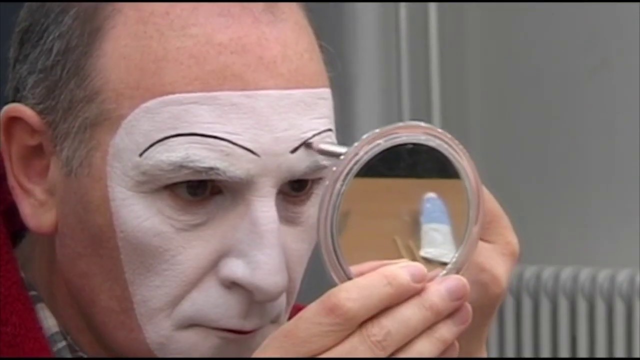 "In the Dressing Room" with Mime Actor Carlos Martínez - YouTube
