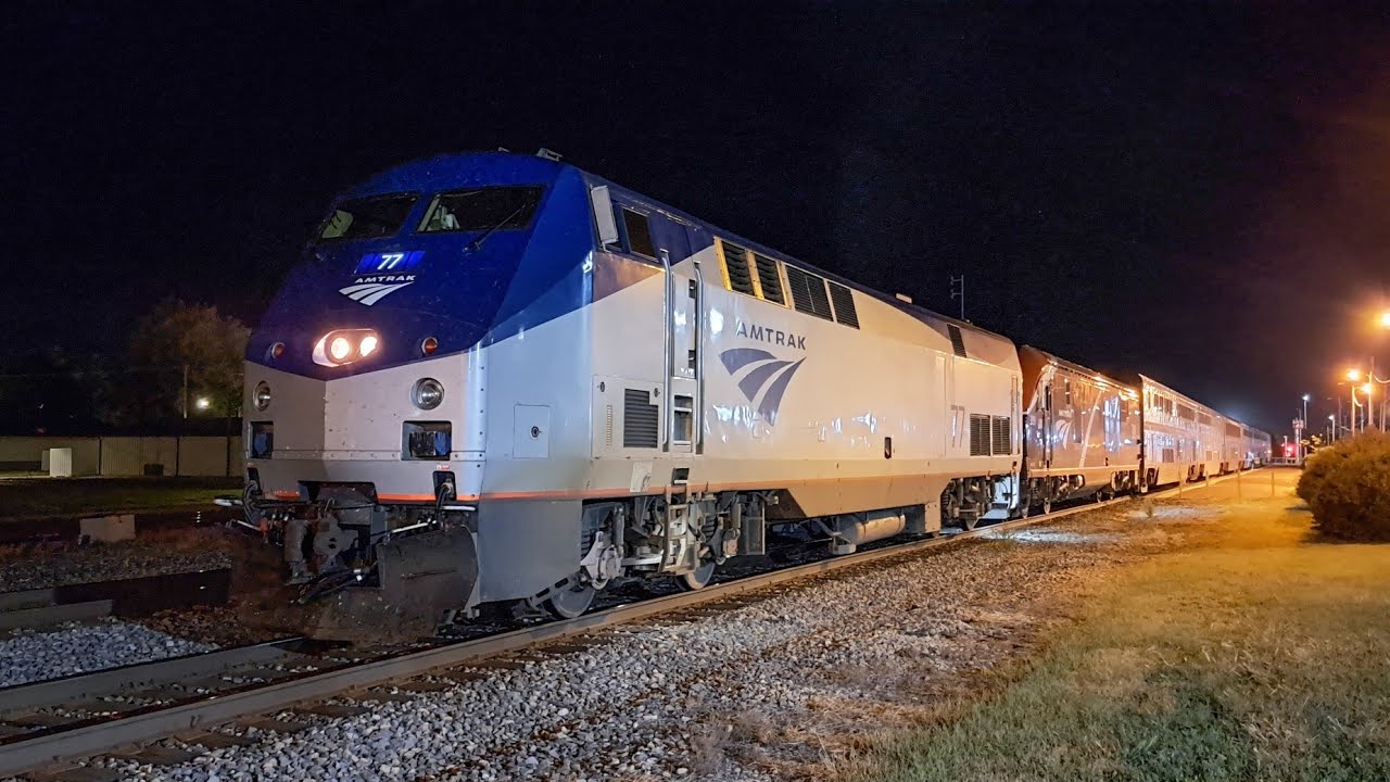 9/21/22 - AMTK #77 Leads Amtrak 59 south through Centralia, IL - YouTube