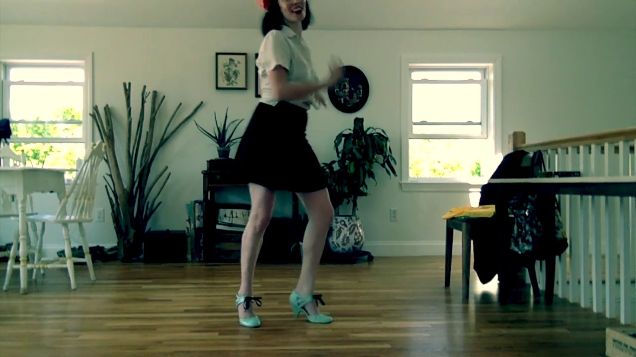 Learn Some Solo Lindy and Charleston Dance Steps! - YouTube