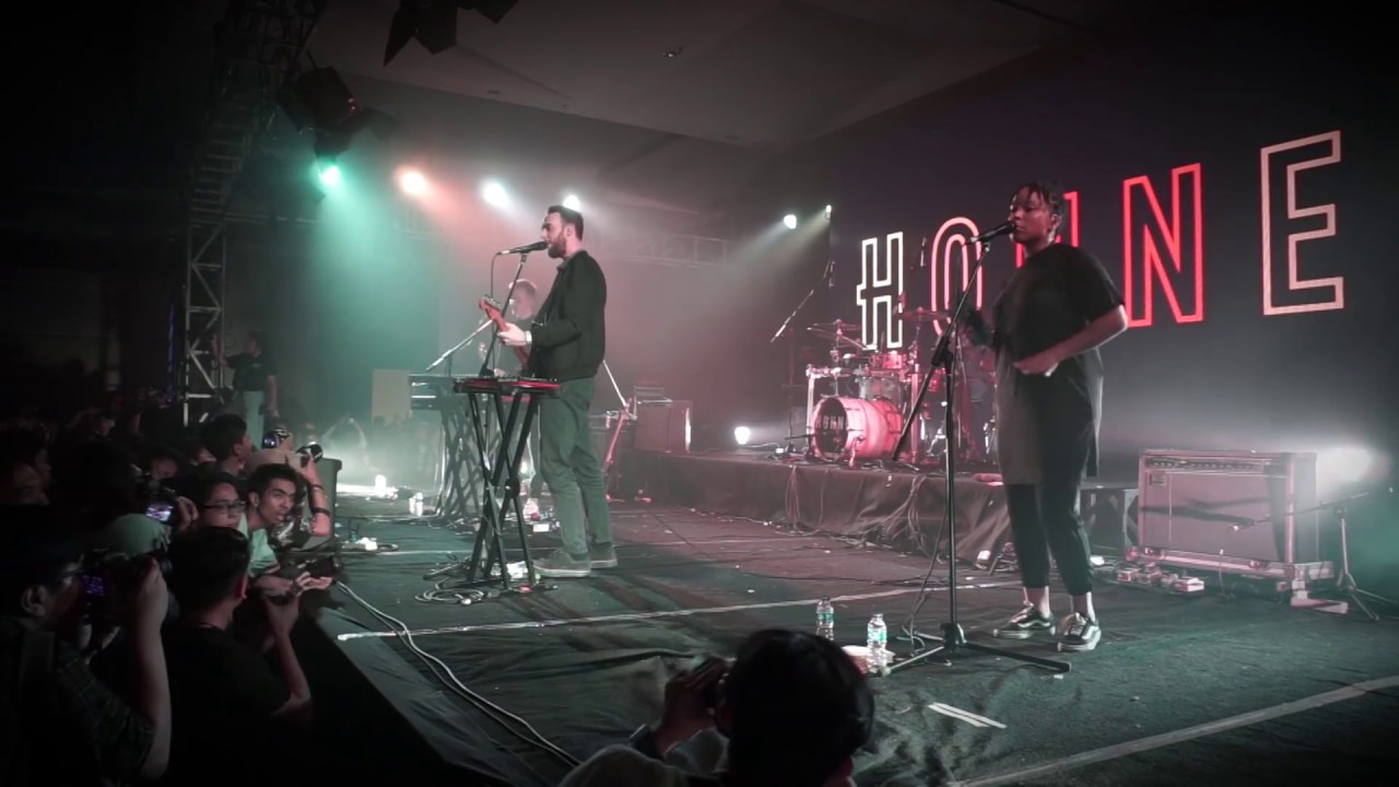 HONNE - COASTAL LOVE (Live at The 7th Music Gallery JAKARTA) - YouTube