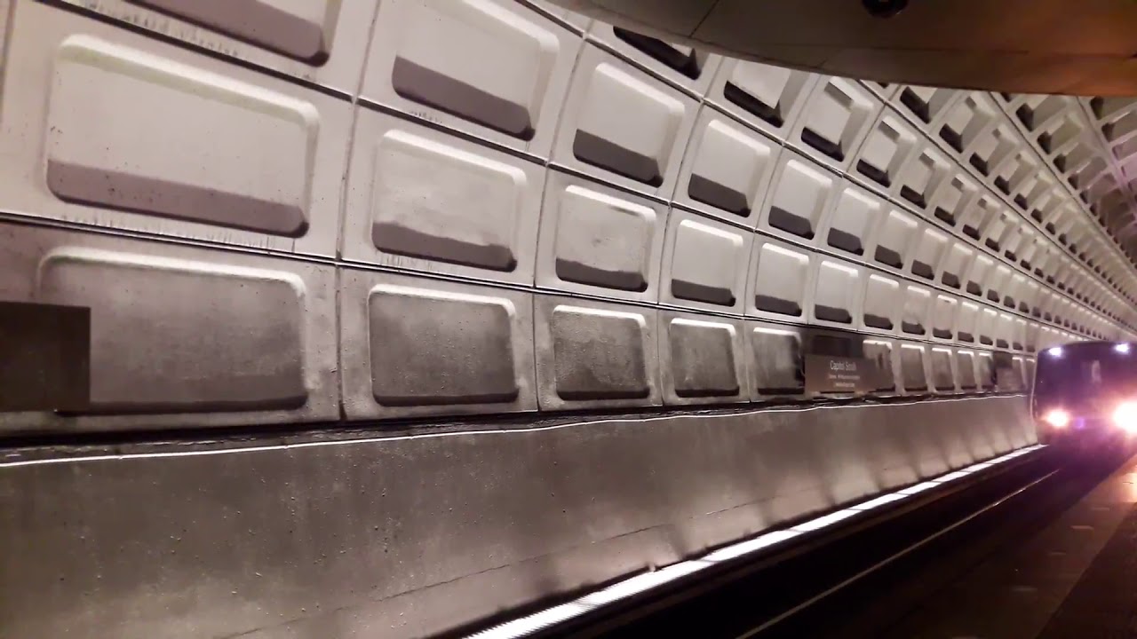 WMATA Blue Line arrives at Capitol South - YouTube