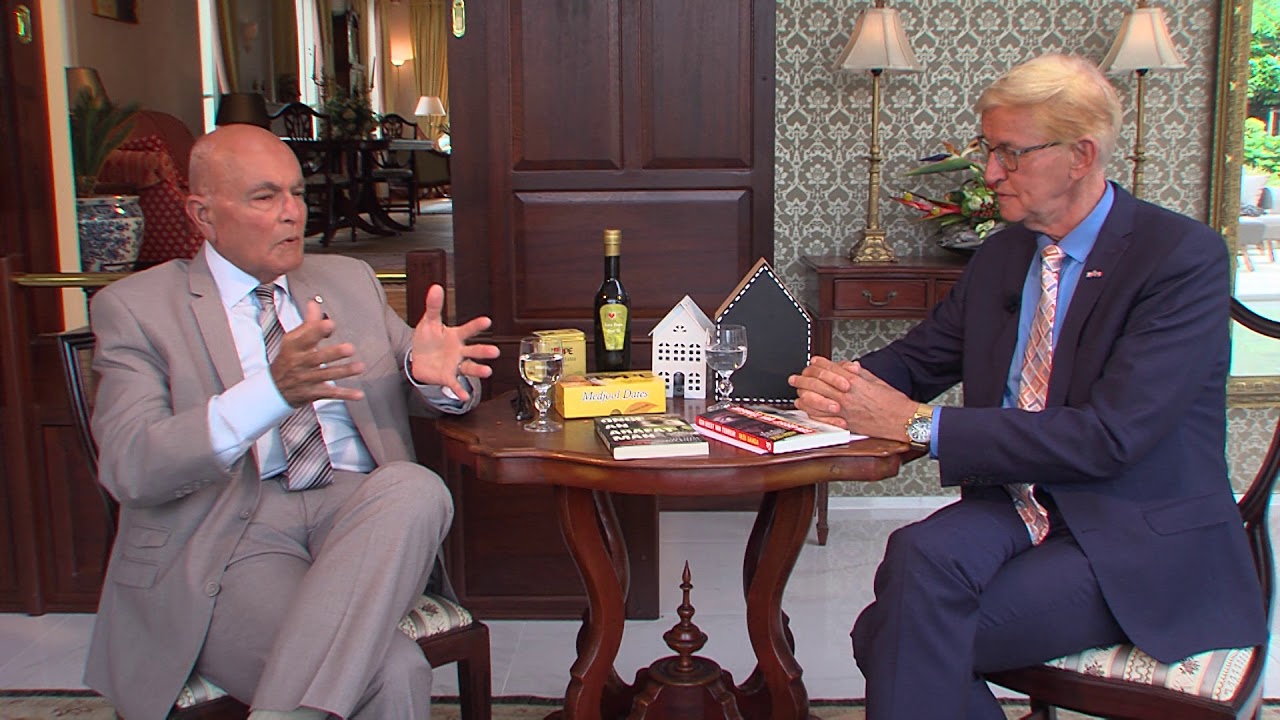 Tass Saada in talkshow with Jan van den Bosch - YouTube