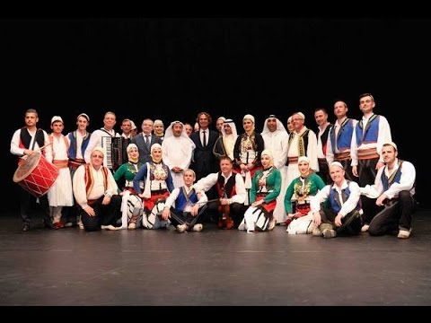 Festë të madhe ka sot Shqipëria (Ansambli Kombëtar i Këngëve dhe ...