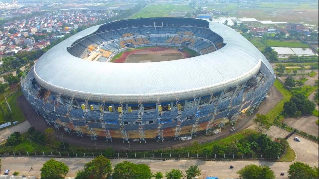 Separo Lapangan Utama GBLA Sudah Ditanami Rumput ‼️Update 03 Juni 2024 ...