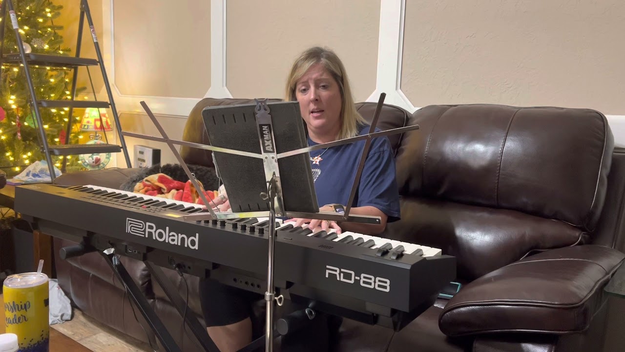 Tonya Callahan practicing “No One But You” by Hillsong Worship - YouTube