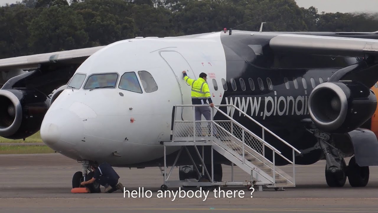 BAe 146 Extremely Soft Landing/Plane Spotting Sydney - YouTube