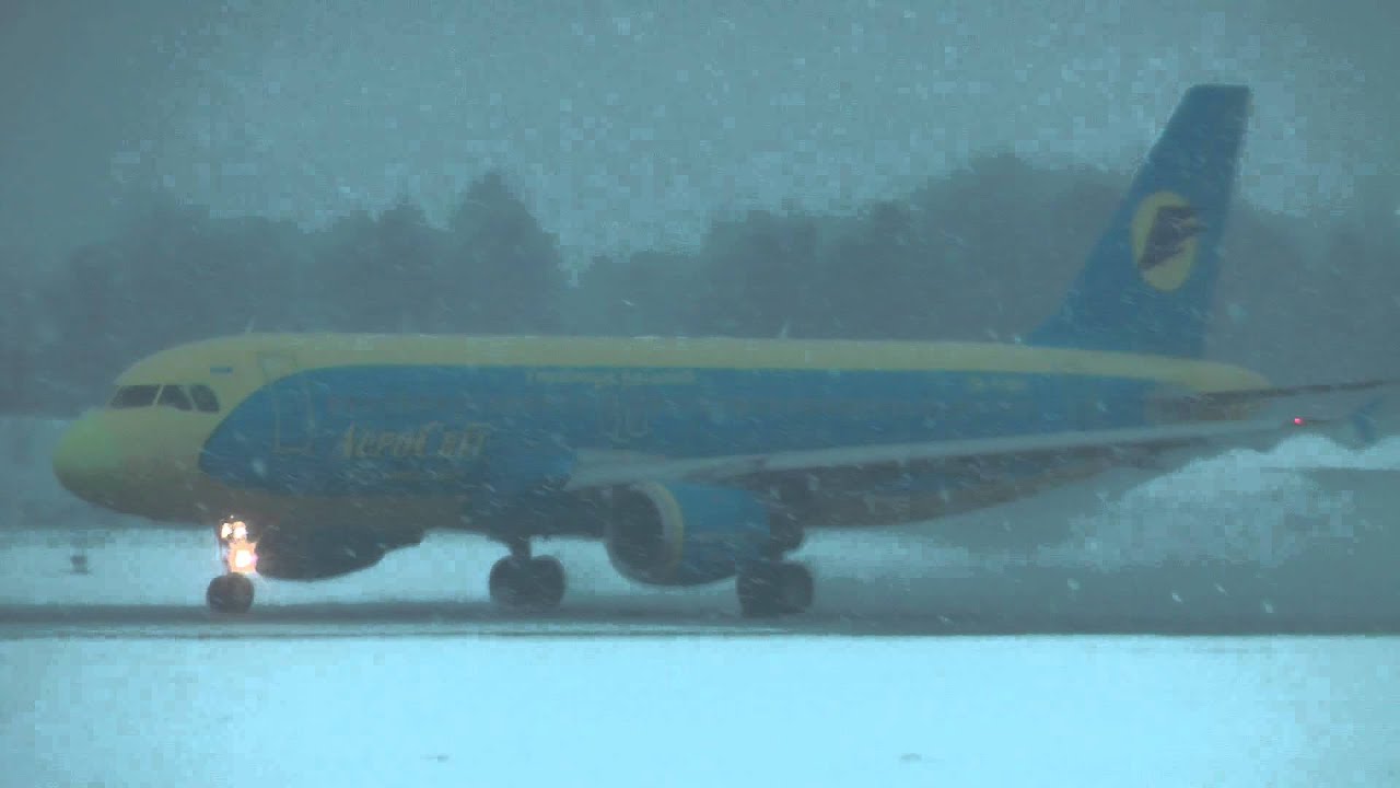 Aerosvit Airlines Airbus A320 snow takeoff Salzburg Airport (SZG/LOWS ...