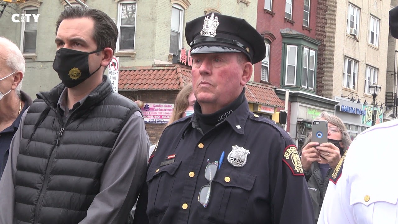 Jersey City: Police Officer Anthony Silver Walk Out - YouTube