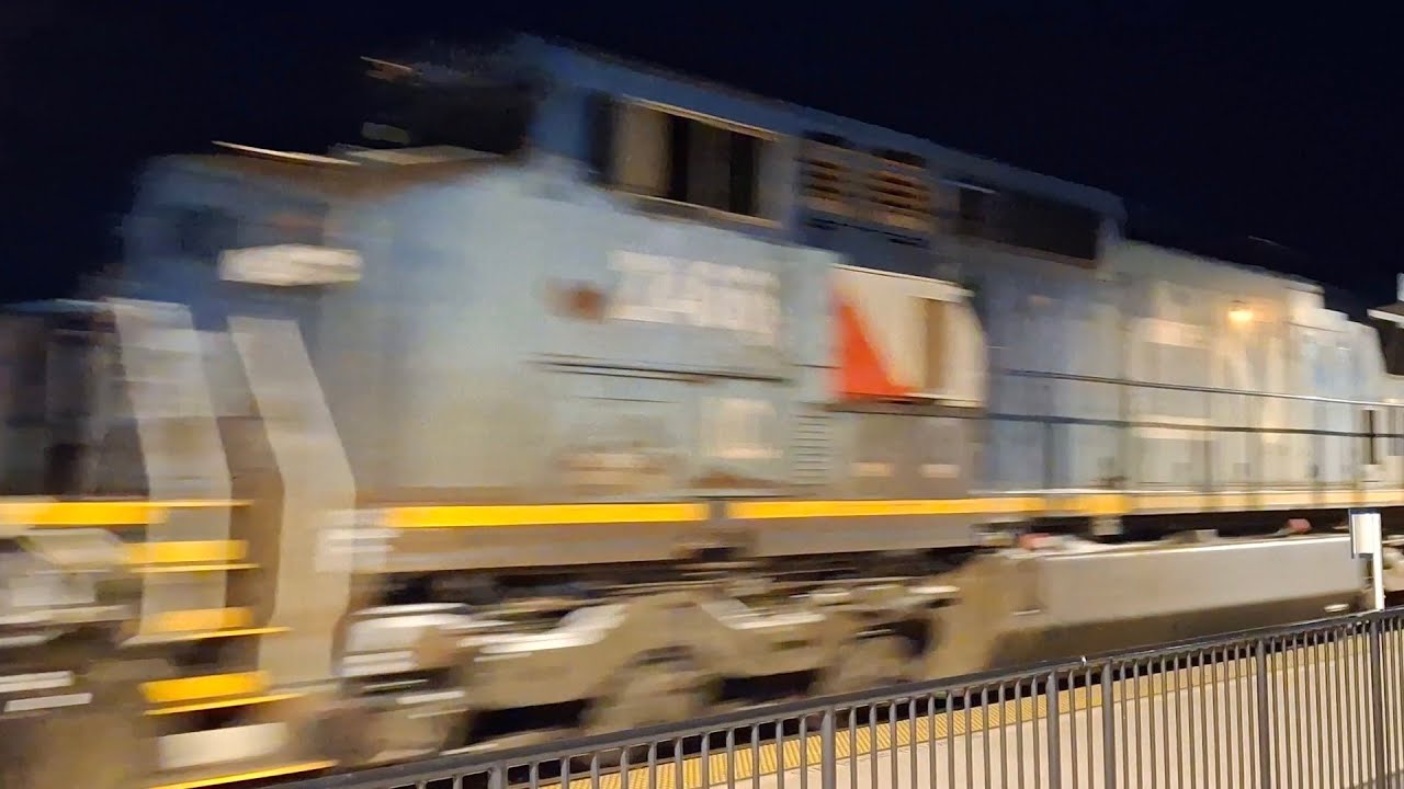 12/12/24 - CN M334 with good power in Effingham, Illinois! - YouTube