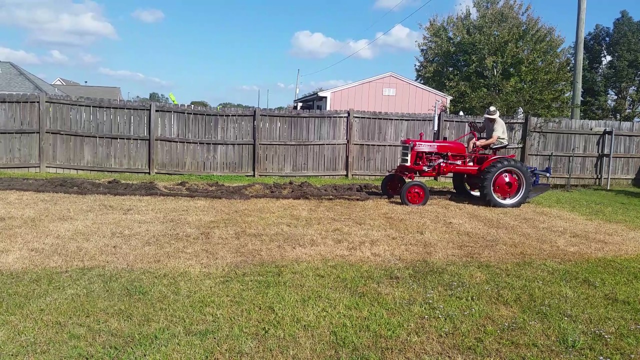 1952 Farmall Cub Plowing - YouTube